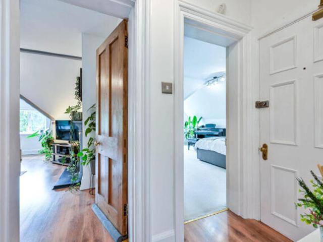 1 bedroom flat for sale in Lower Edgeborough Road, Guildford, GU1