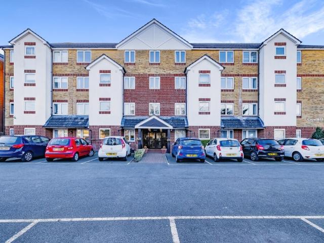 1 bedroom flat for sale in Lower High Street, Watford, Hertfordshire, WD17