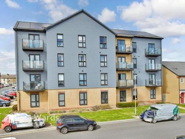 1 bedroom flat for sale in Lywood Drive, Sittingbourne, Kent, ME10