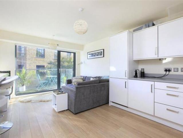 1 bedroom flat for sale in Macaulay Road, Clapham Town, SW4