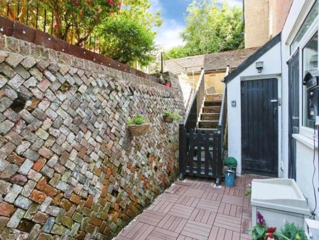 1 bedroom flat for sale in Madeira Park, Tunbridge Wells, Kent, TN2
