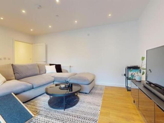 1 bedroom flat for sale in Mahindra Way, London, Beckton, E6