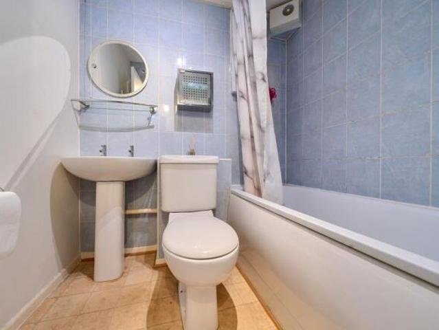 1 bedroom flat for sale in Maplin Park, Langley, Slough, SL3