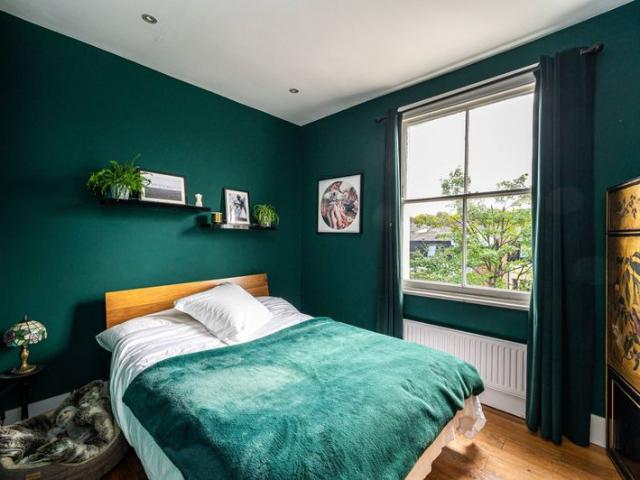 1 Bedroom Flat for Sale in Martineau Road