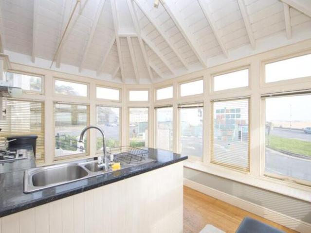 1 bedroom flat for sale in Marine Crescent, Folkestone, Kent, CT20