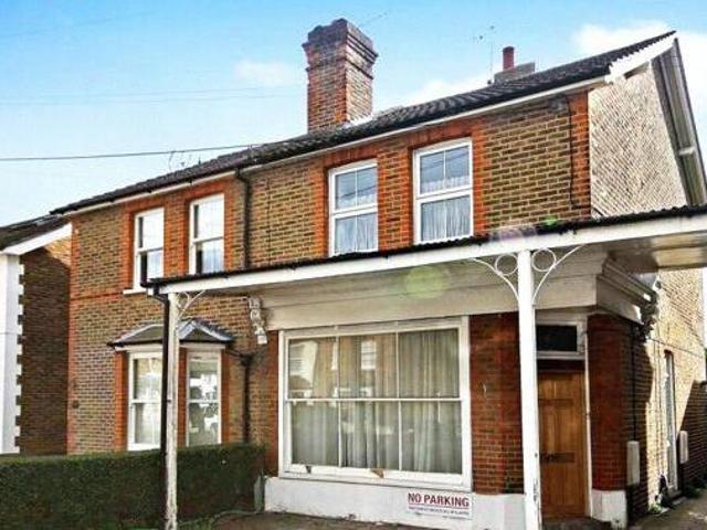 1 Bedroom Flat For Sale In Merstham, Surrey