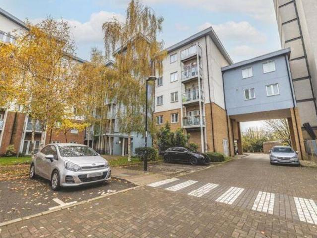 1 bedroom flat for sale in Mill Street, Slough, SL2