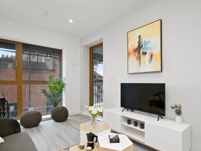 1 Bedroom Flat For Sale In Mitcham, Surrey