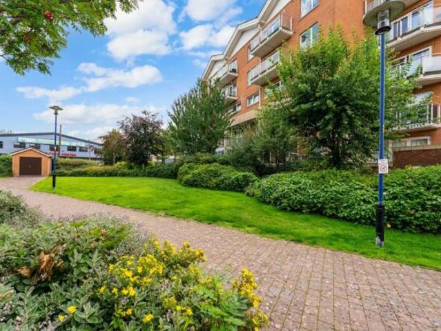 1 bedroom apartment for sale in Monaco House, Lynton Court, CF10