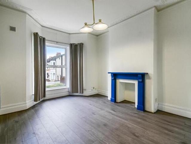 1 bedroom flat for sale in Mosslea Road, Penge, London, SE20