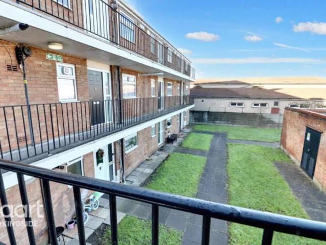 1 bedroom flat for sale in Netley Road, Newbury Park, IG2