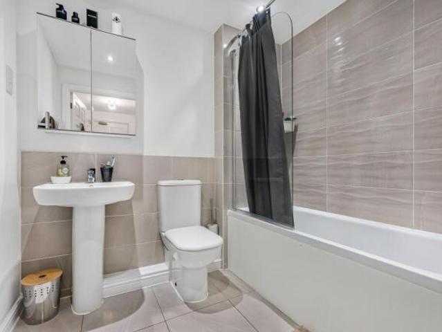 1 bedroom flat for sale in Neville Close, St Albans, AL3