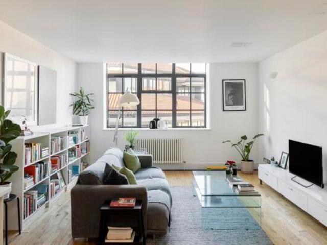 1 bedroom flat for sale in New Globe Walk, SE1