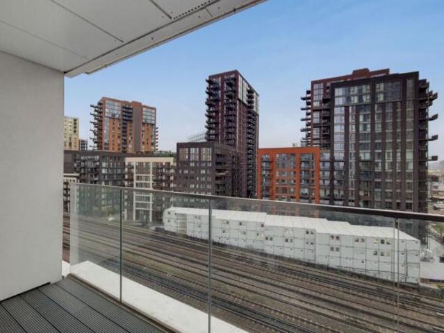 1 bedroom flat for sale in Nine Elms Point, Wandsworth Road, Nine Elms, London, SW8