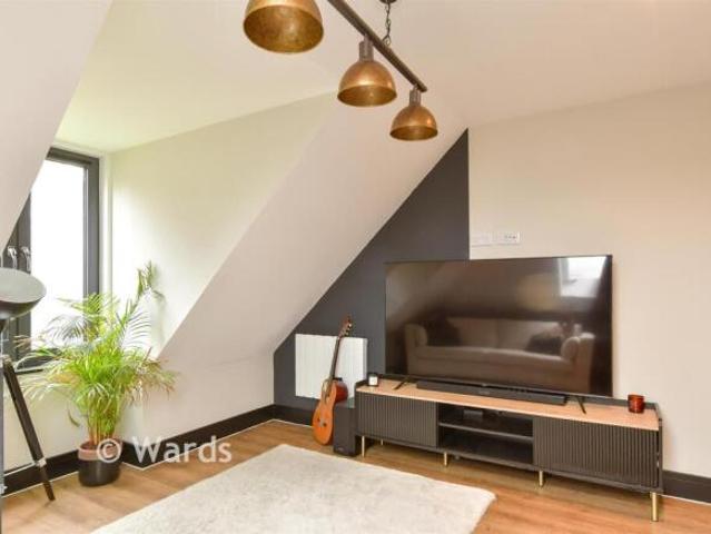 1 bedroom flat for sale in North Ash Road, New Ash Green, Kent, DA3