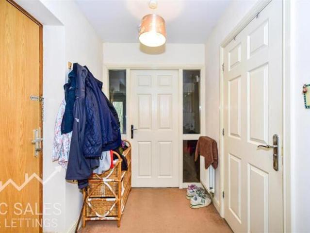 1 bedroom flat for sale in Normanton Spring Close, Sheffield, S13