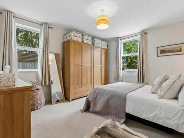 1 bedroom flat for sale in Oxford Gardens, Chiswick, W4