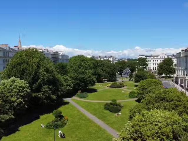 1 bedroom flat for sale in Palmeira Square, Hove, BN3