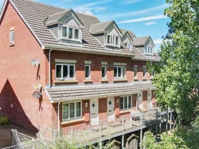1 bedroom flat for sale in Park Mews Park Gate SO31
