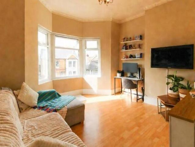 1 bedroom flat for sale in Park Road, Westcliff On Sea, SS0