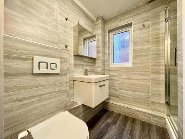 1 bedroom flat for sale in Pavilion Way, Edgware, HA8