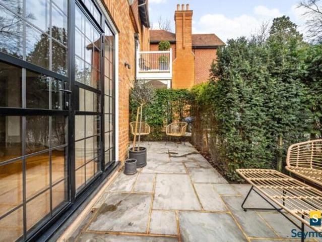 1 bedroom flat for sale in Portsmouth Road, Guildford, Surrey, GU2
