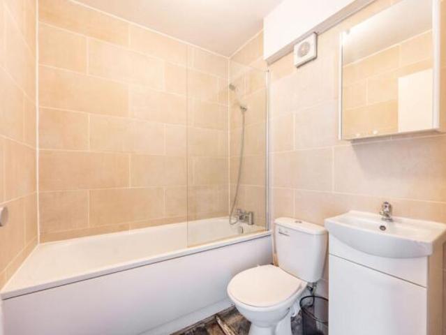 1 bedroom flat for sale in Porchester Square, Queensway, London, W2