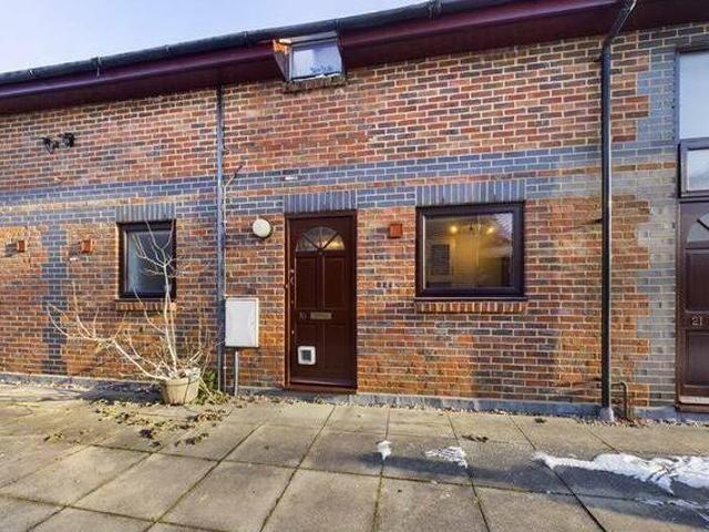 1 bedroom flat for sale in Pound Hill Crawley RH10