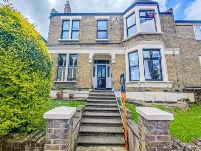 1 bedroom flat for sale in Plumstead, SE18