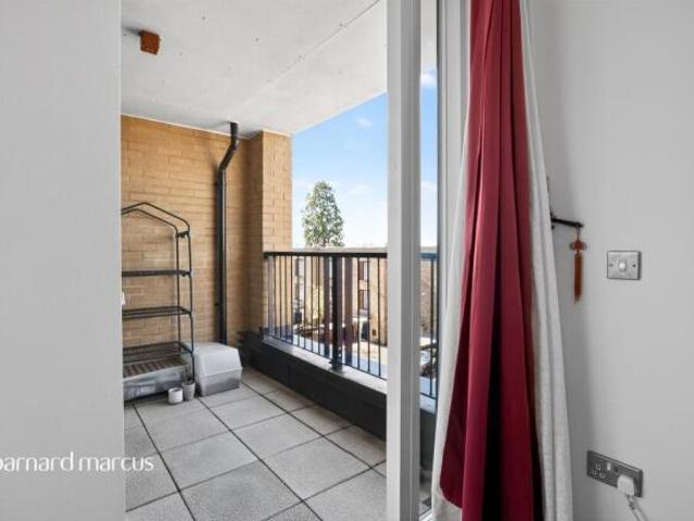 1 bedroom flat for sale in Quayle Crescent, London, N20