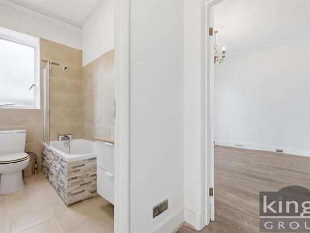 1 bedroom flat for sale in Queen Annes Place, Enfield, EN1