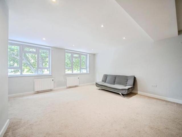 1 bedroom flat for sale in Queensway, Bletchley, Milton Keynes, MK2