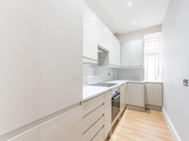 1 bedroom flat for sale in Queensway, London, W2