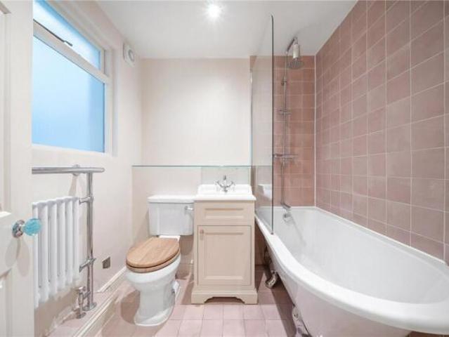 1 bedroom flat for sale in Queen's Gate Terrace, London, SW7