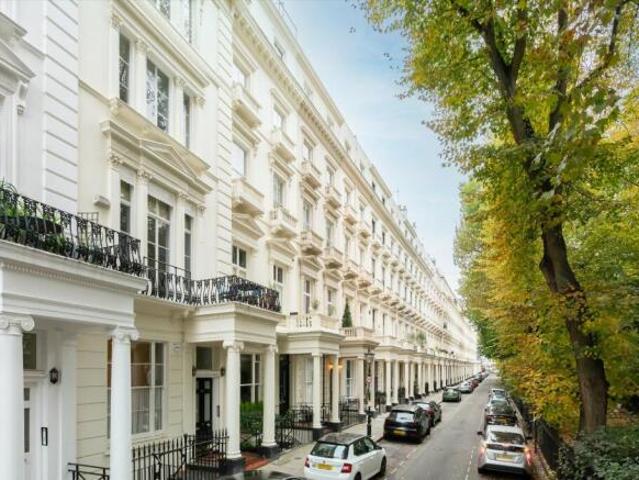 1 bedroom flat for sale in Queens Gardens, London, W2