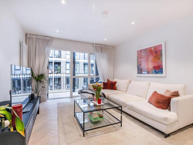 1 bedroom flat for sale in Ravensbury Terrace, London, SW18