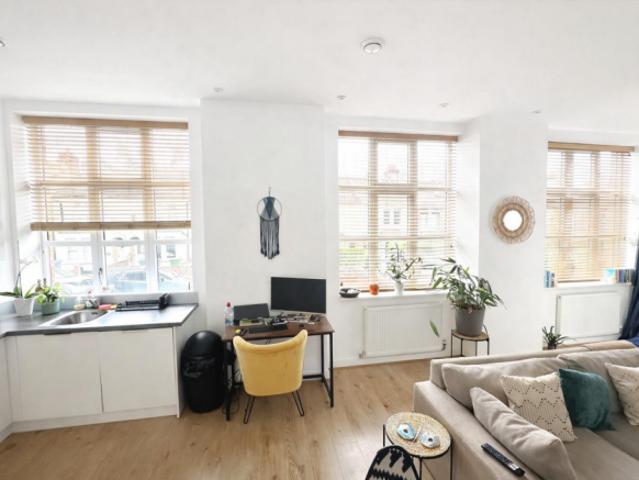 1 bedroom flat for sale in Rembrandt House, Whippendell Road, Watford, WD18