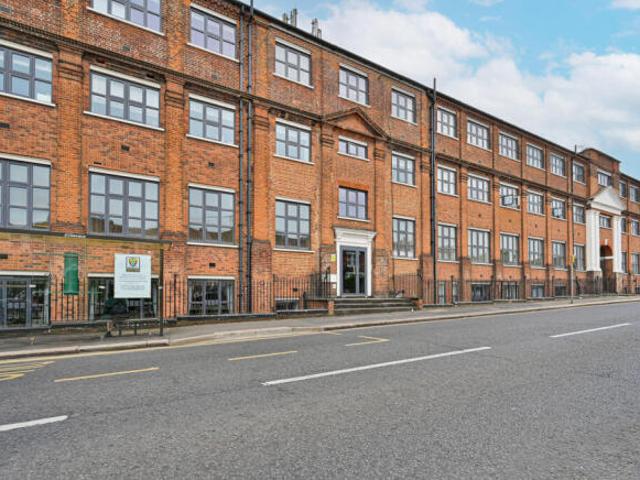 1 bedroom flat for sale in Rembrant House, Watford, WD18