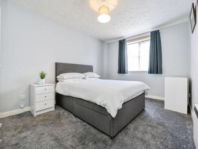 1 bedroom flat for sale in Redwood Grove, Bedford, Bedfordshire, MK42