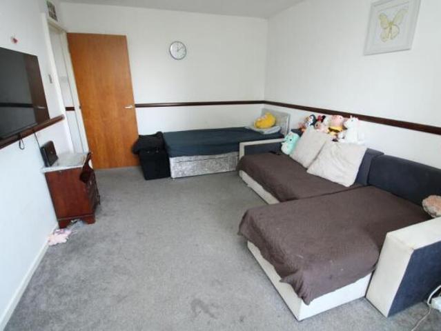 1 bedroom flat for sale in Redwood Grove, Bedford, MK42