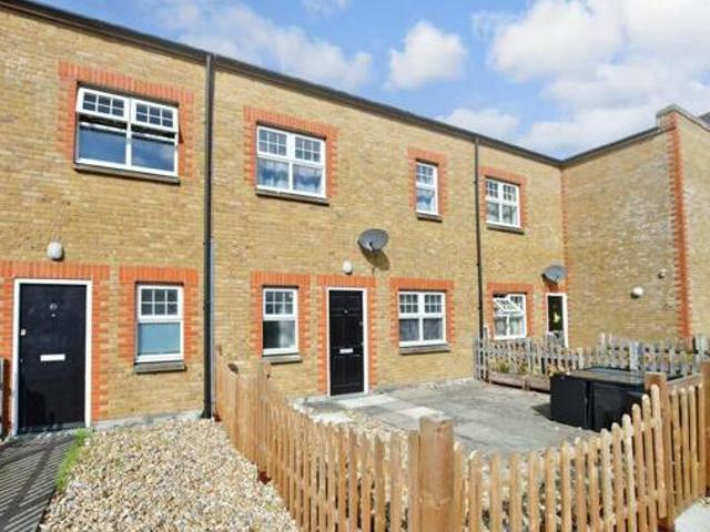 1 Bedroom Flat For Sale In Redhill