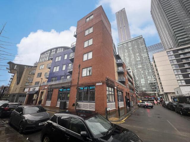 1 bedroom flat for sale in Regatta Point, Flat 11, 1 Manilla Street, Canary Wharf, London, E14