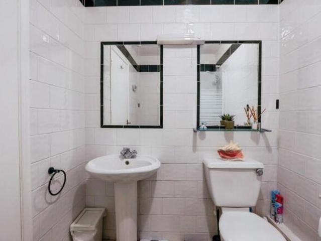 1 bedroom flat for sale in Richmond Park Road, Bournemouth, Dorset, BH8