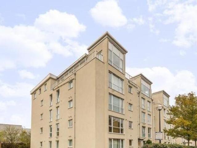1 Bedroom Flat For Sale In Richmond, Surrey