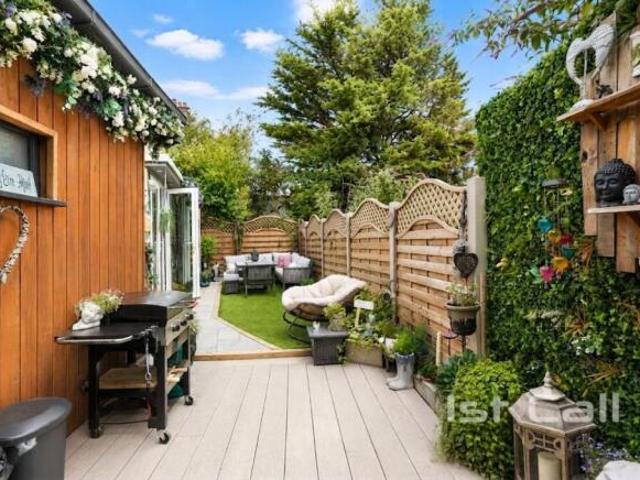 1 bedroom flat for sale in Riviera Drive, Southend On Sea, SS1