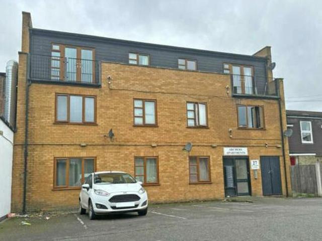 1 Bedroom Flat For Sale In Romford, London
