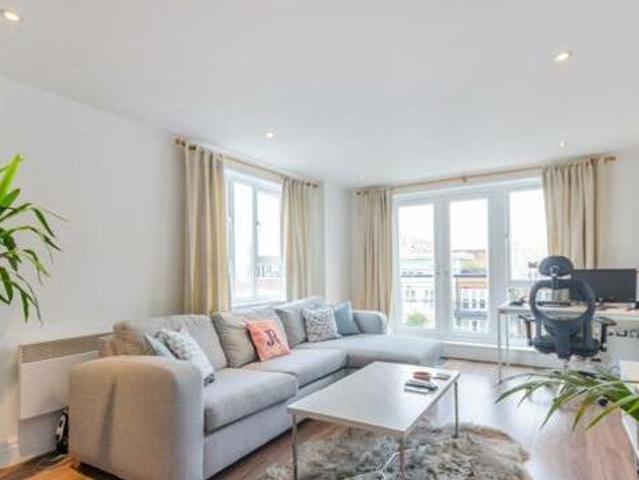 1 Bedroom Flat For Sale In Royal Quarter, Kingston Upon Thames
