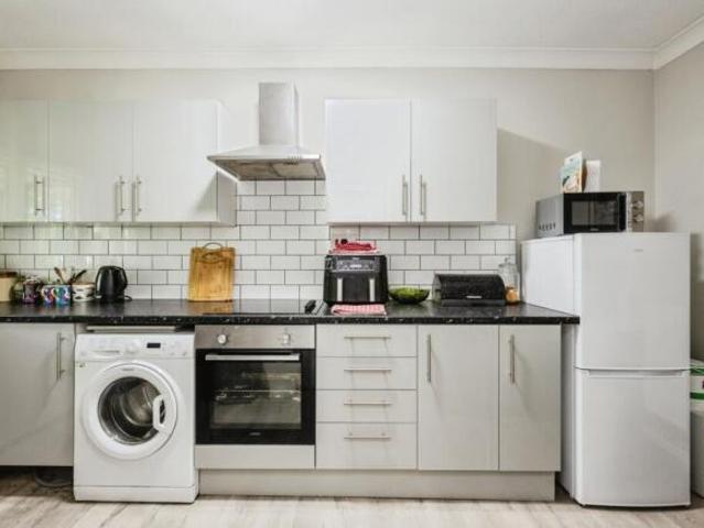 1 bedroom flat for sale in Runnymede, Sketty, Swansea, SA2
