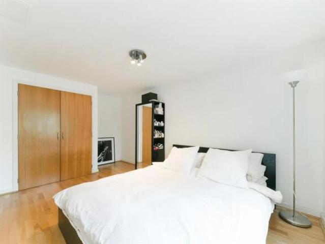 1 bedroom flat for sale in Scott Avenue, London, SW15