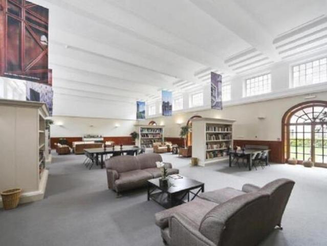 1 bedroom flat for sale in Scott Avenue, SW15